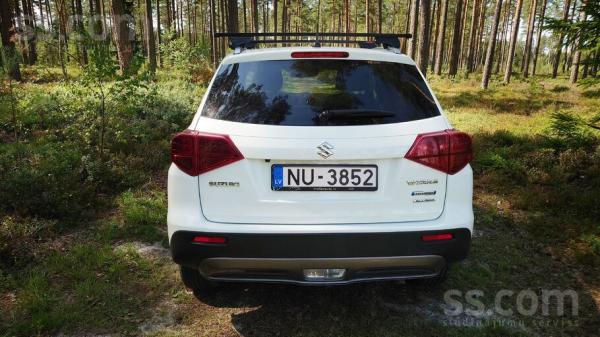 White Suzuki Vitara 2020 in Riga, with an engine capacity of 1.40 L and mileage of 120 thousand km for 13200 €, photo 5 on AUTOMOTO.COM.LV