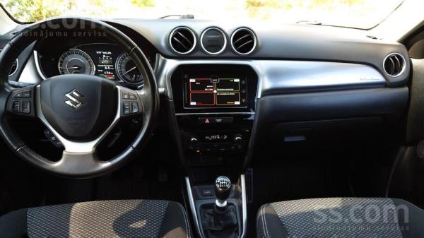 White Suzuki Vitara 2020 in Riga, with an engine capacity of 1.40 L and mileage of 120 thousand km for 13200 €, photo 9 on AUTOMOTO.COM.LV