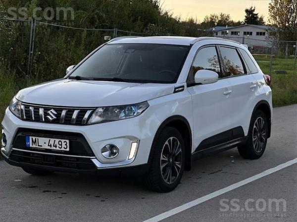 White Suzuki Vitara 2020 in Riga, with an engine capacity of 1.40 L and mileage of 120 thousand km for 13800 €, photo 3 on AUTOMOTO.COM.LV