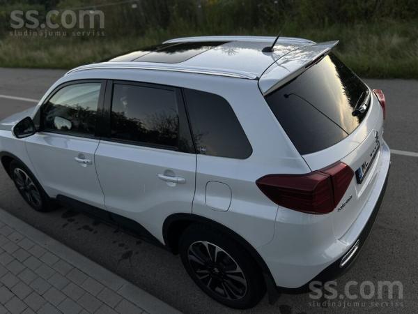 White Suzuki Vitara 2020 in Riga, with an engine capacity of 1.40 L and mileage of 120 thousand km for 13800 €, photo 7 on AUTOMOTO.COM.LV