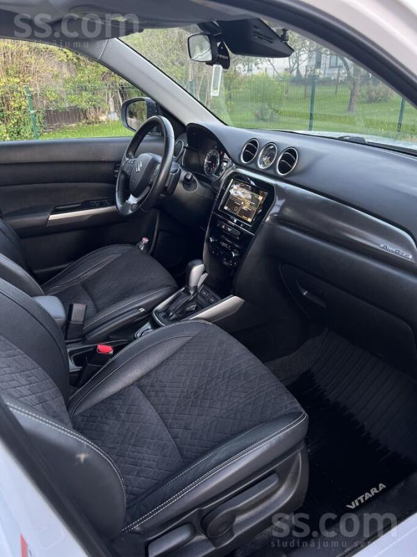 White Suzuki Vitara 2020 in Riga, with an engine capacity of 1.40 L and mileage of 120 thousand km for 13800 €, photo 10 on AUTOMOTO.COM.LV