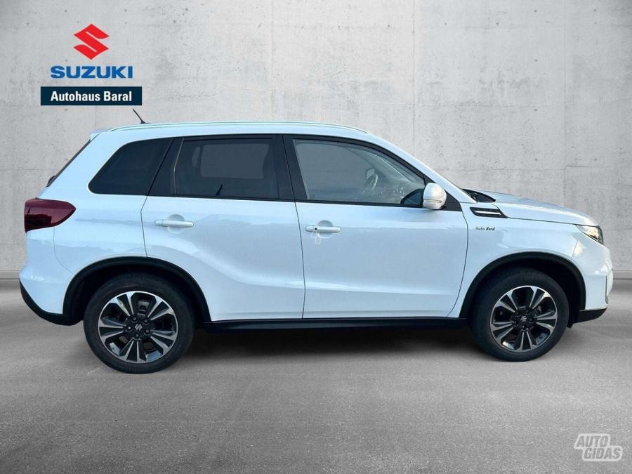 White Suzuki Vitara 2021 in Kaunas, with an engine capacity of 1.40 L and mileage of 55 thousand km for 23646 €, photo 7 on AUTOMOTO.COM.LV