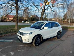 White Suzuki Vitara 2021 in Taurage, with an engine capacity of 1.37 L and mileage of 62 thousand km for 12900 €, photo 2 on AUTOMOTO.COM.LV
