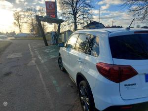White Suzuki Vitara 2021 in Taurage, with an engine capacity of 1.37 L and mileage of 62 thousand km for 12900 €, photo 5 on AUTOMOTO.COM.LV