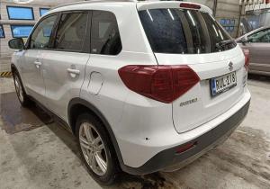 White Suzuki Vitara 2021 in Vilnius, with an engine capacity of 1.37 L and mileage of 152 thousand km for 12100 €, photo 3 on AUTOMOTO.COM.LV