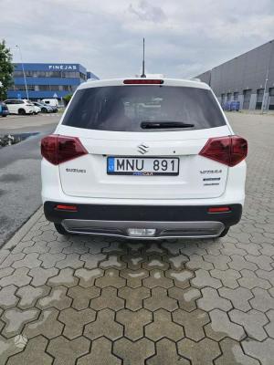 White Suzuki Vitara 2021 in Vilnius, with an engine capacity of 1.37 L and mileage of 74 thousand km for 17500 €, photo 10 on AUTOMOTO.COM.LV