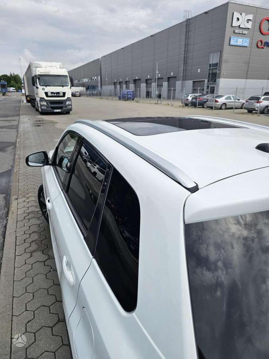 White Suzuki Vitara 2021 in Vilnius, with an engine capacity of 1.37 L and mileage of 74 thousand km for 17500 €, photo 11 on AUTOMOTO.COM.LV