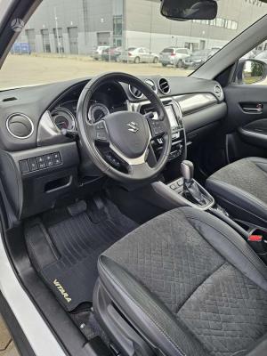 White Suzuki Vitara 2021 in Vilnius, with an engine capacity of 1.37 L and mileage of 74 thousand km for 17500 €, photo 12 on AUTOMOTO.COM.LV