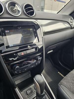 White Suzuki Vitara 2021 in Vilnius, with an engine capacity of 1.37 L and mileage of 74 thousand km for 17500 €, photo 16 on AUTOMOTO.COM.LV