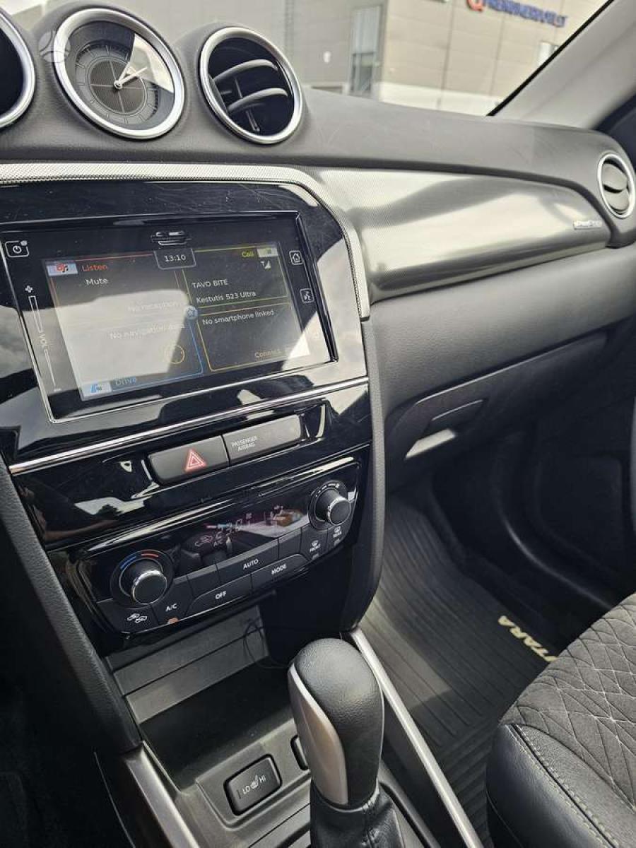White Suzuki Vitara 2021 in Vilnius, with an engine capacity of 1.37 L and mileage of 74 thousand km for 17500 €, photo 16 on AUTOMOTO.COM.LV