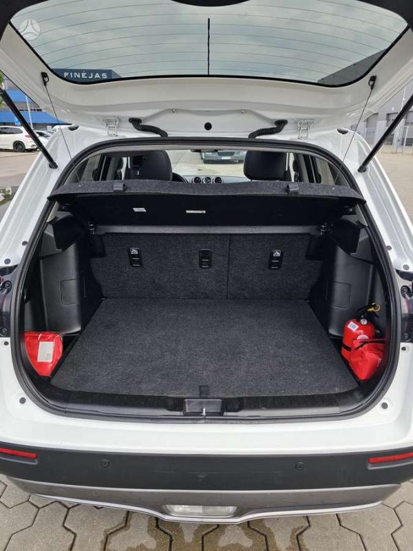 White Suzuki Vitara 2021 in Vilnius, with an engine capacity of 1.37 L and mileage of 74 thousand km for 17500 €, photo 8 on AUTOMOTO.COM.LV