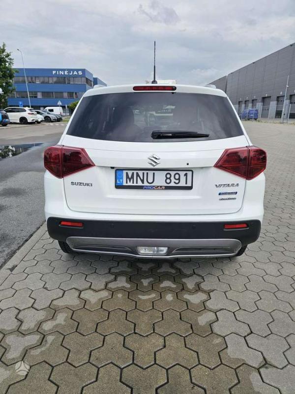 White Suzuki Vitara 2021 in Vilnius, with an engine capacity of 1.37 L and mileage of 74 thousand km for 17500 €, photo 9 on AUTOMOTO.COM.LV