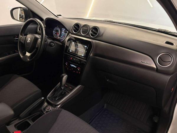 Balts Suzuki Vitara 2021 Marijampole, ar dzinēja tilpumu 1.37 L un nobraukumu 211 tūkst. km par 12099 €, foto 7 vietnē AUTOMOTO.COM.LV