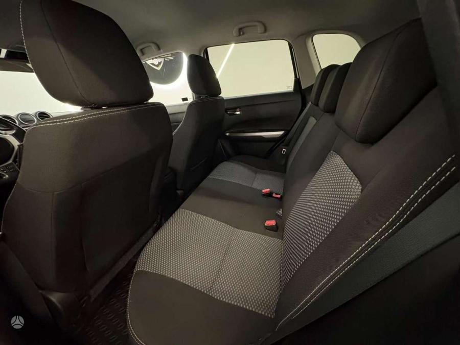 Balts Suzuki Vitara 2021 Marijampole, ar dzinēja tilpumu 1.37 L un nobraukumu 211 tūkst. km par 12099 €, foto 14 vietnē AUTOMOTO.COM.LV