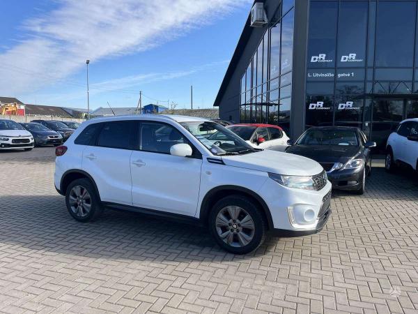 White Suzuki Vitara 2022 in Taurage, with an engine capacity of 1.40 L and mileage of 171 thousand km for 8900 €, photo 1 on AUTOMOTO.COM.LV