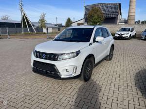 White Suzuki Vitara 2022 in Taurage, with an engine capacity of 1.40 L and mileage of 171 thousand km for 8900 €, photo 3 on AUTOMOTO.COM.LV