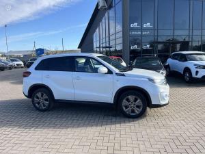 White Suzuki Vitara 2022 in Taurage, with an engine capacity of 1.40 L and mileage of 171 thousand km for 8900 €, photo 6 on AUTOMOTO.COM.LV