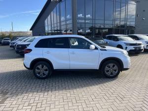 White Suzuki Vitara 2022 in Taurage, with an engine capacity of 1.40 L and mileage of 171 thousand km for 8900 €, photo 7 on AUTOMOTO.COM.LV