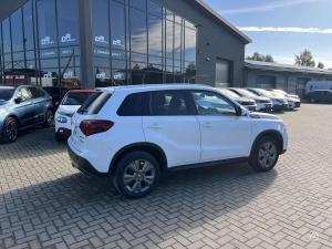 White Suzuki Vitara 2022 in Taurage, with an engine capacity of 1.40 L and mileage of 171 thousand km for 8900 €, photo 8 on AUTOMOTO.COM.LV