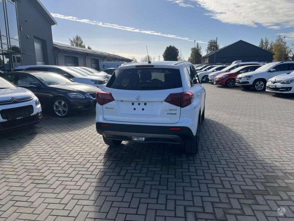 White Suzuki Vitara 2022 in Taurage, with an engine capacity of 1.40 L and mileage of 171 thousand km for 8900 €, photo 10 on AUTOMOTO.COM.LV