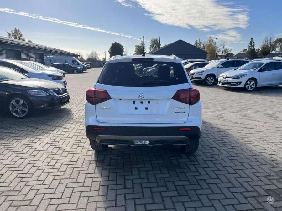 White Suzuki Vitara 2022 in Taurage, with an engine capacity of 1.40 L and mileage of 171 thousand km for 8900 €, photo 11 on AUTOMOTO.COM.LV