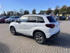 White Suzuki Vitara 2022 in Taurage, with an engine capacity of 1.40 L and mileage of 171 thousand km for 8900 €, photo 13 on AUTOMOTO.COM.LV