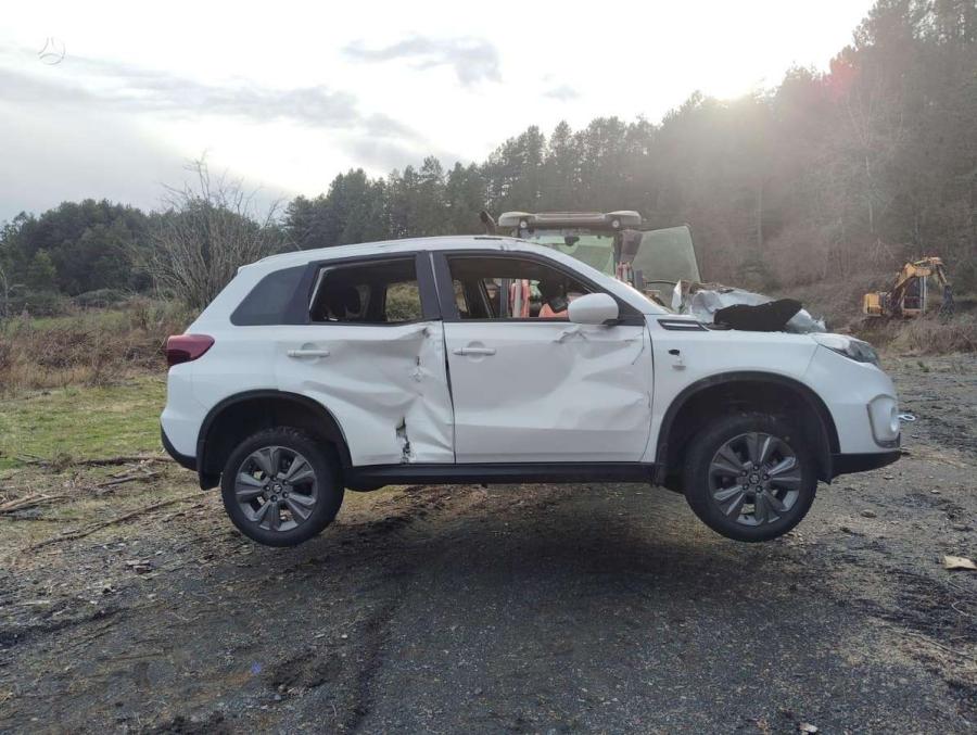 Balts Suzuki Vitara 2023 Panevēža, ar dzinēja tilpumu 1.37 L un nobraukumu 40 tūkst. km par 3950 €, foto 2 vietnē AUTOMOTO.COM.LV