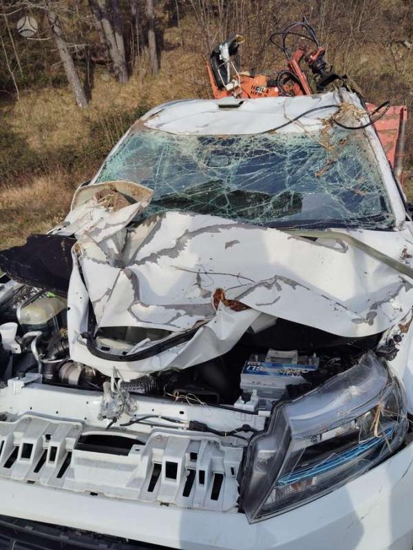 White Suzuki Vitara 2023 in Panevezys, with an engine capacity of 1.37 L and mileage of 40 thousand km for 3950 €, photo 4 on AUTOMOTO.COM.LV