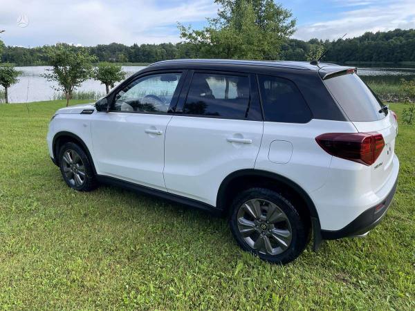Balts Suzuki Vitara 2023 Zarasai, ar dzinēja tilpumu 1.37 L un nobraukumu 60 tūkst. km par 16350 €, foto 2 vietnē AUTOMOTO.COM.LV