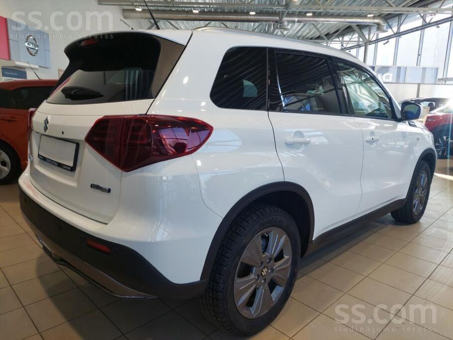 White Suzuki Vitara 2026 in Daugavpils, with an engine capacity of 1.40 L and mileage of 10 thousand km for 25990 €, photo 6 on AUTOMOTO.COM.LV