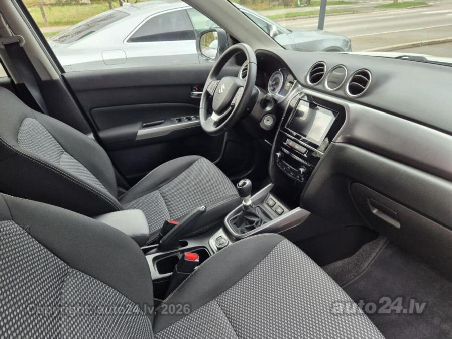White Suzuki Vitara 2019 in Tartu, with an engine capacity of 1.40 L and mileage of 84 thousand km for 17100 €, photo 10 on AUTOMOTO.COM.LV