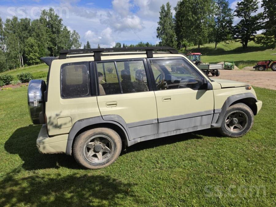 Yellow Suzuki Vitara 1991 in Madona, with an engine capacity of 1.60 L and mileage of 81 thousand km for 2000 €, photo 3 on AUTOMOTO.COM.LV