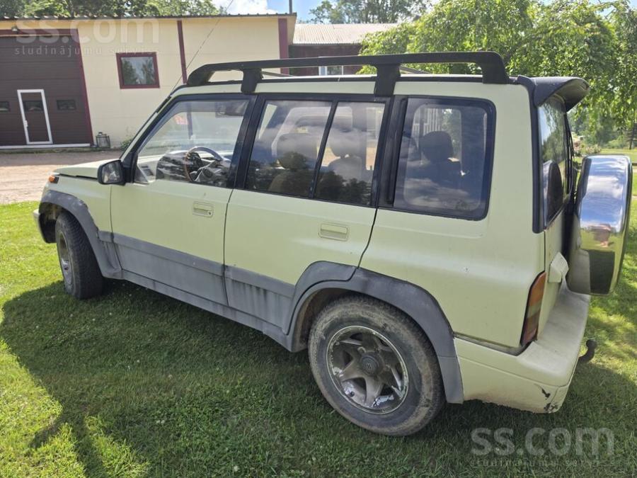 Yellow Suzuki Vitara 1991 in Madona, with an engine capacity of 1.60 L and mileage of 81 thousand km for 2000 €, photo 5 on AUTOMOTO.COM.LV