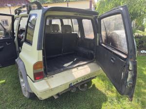 Yellow Suzuki Vitara 1991 in Madona, with an engine capacity of 1.60 L and mileage of 81 thousand km for 2000 €, photo 9 on AUTOMOTO.COM.LV