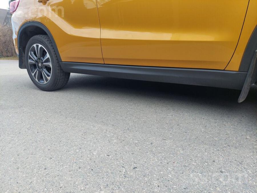 Yellow Suzuki Vitara 2020 in Riga, with an engine capacity of 1.40 L and mileage of 0 thousand km for 13785 €, photo 5 on AUTOMOTO.COM.LV