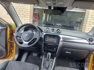 Yellow Suzuki Vitara 2020 in Riga, with an engine capacity of 1.40 L and mileage of 0 thousand km for 13785 €, photo 20 on AUTOMOTO.COM.LV