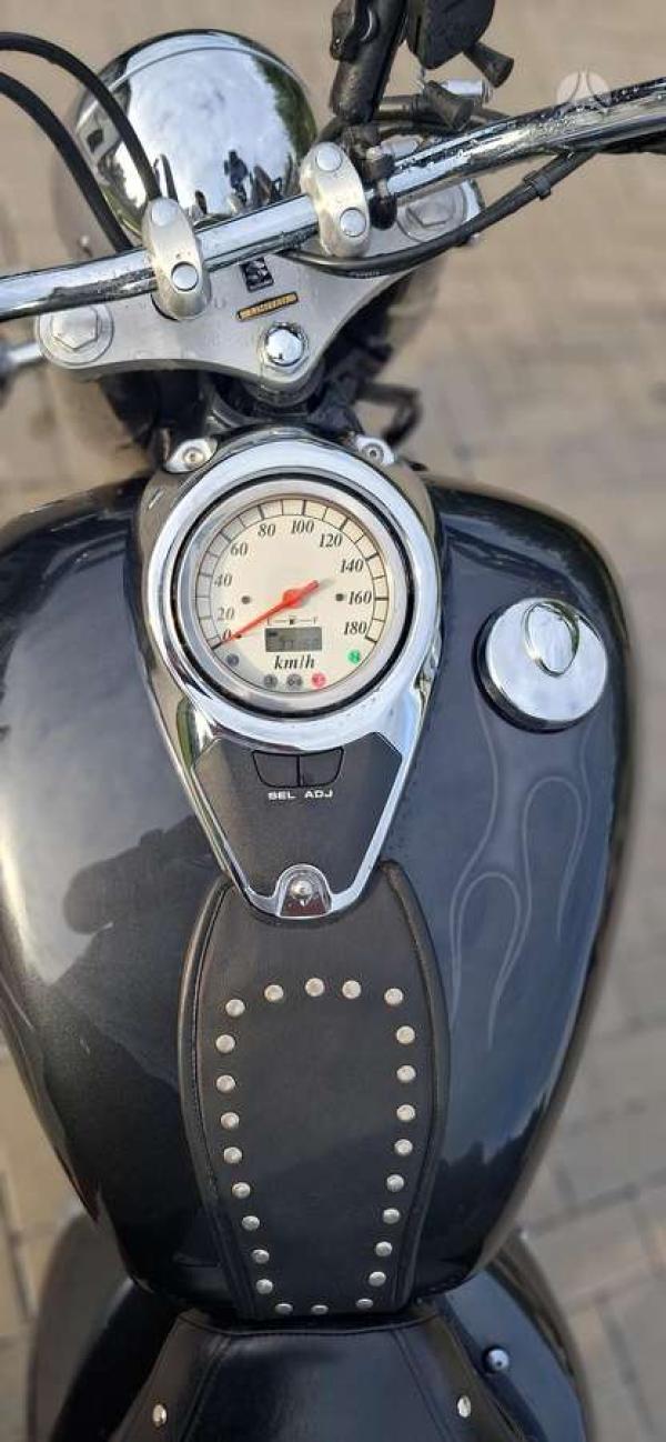 Black Suzuki VL 2004 in Pasvalys, with an engine capacity of 0.80 L and mileage of 37 thousand km for 3100 €, photo 9 on AUTOMOTO.COM.LV