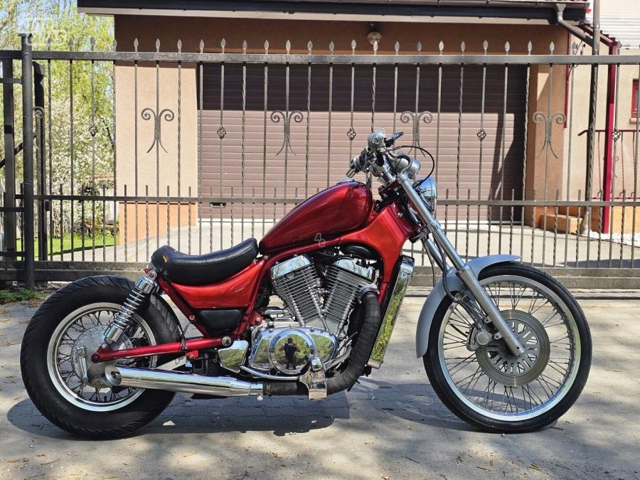 Red Suzuki VS 1992 in Vilnius, with an engine capacity of 0.70 L and mileage of 0 thousand km for 1100 €, photo 1 on AUTOMOTO.COM.LV