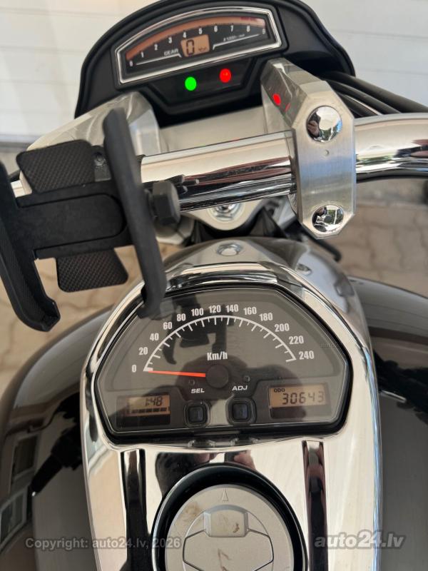 Black Suzuki VZR 1800 2012 in Tallinn, with an engine capacity of 1.78 L and mileage of 31 thousand km for 10500 €, photo 6 on AUTOMOTO.COM.LV