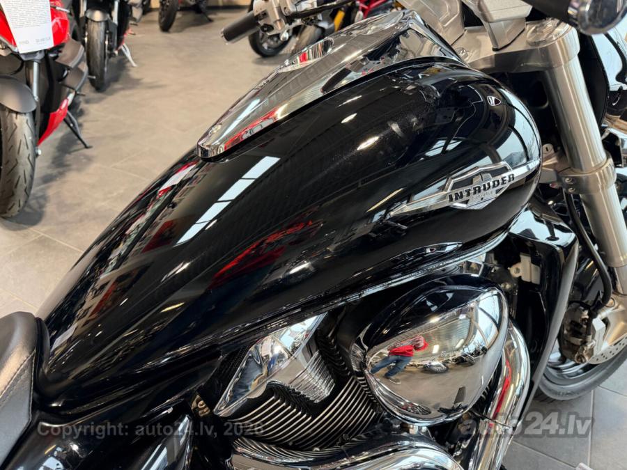 Melns Suzuki VZR 1800 2015 Tallina, ar dzinēja tilpumu 1.78 L un nobraukumu 25 tūkst. km par 9990 €, foto 5 vietnē AUTOMOTO.COM.LV