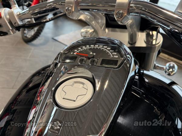 Black Suzuki VZR 1800 2015 in Tallinn, with an engine capacity of 1.78 L and mileage of 25 thousand km for 9990 €, photo 11 on AUTOMOTO.COM.LV
