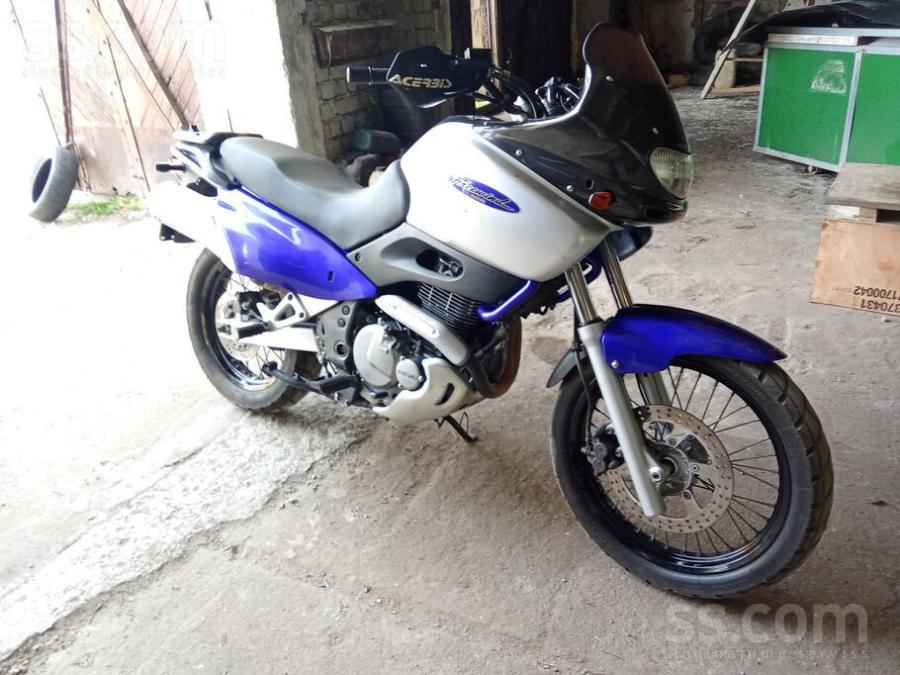 Suzuki XF 650 Freewind 1997 in Riga, with an engine capacity of 0.65 L and mileage of 0 thousand km for 1200 €, photo 11 on AUTOMOTO.COM.LV