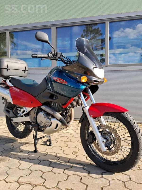 Suzuki XF 650 Freewind 1997 in Riga, with an engine capacity of 0.65 L and mileage of 0 thousand km for 2200 €, photo 1 on AUTOMOTO.COM.LV