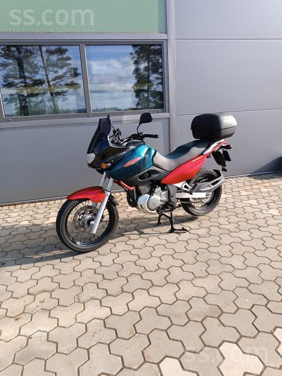 Suzuki XF 650 Freewind 1997 in Riga, with an engine capacity of 0.65 L and mileage of 0 thousand km for 2200 €, photo 5 on AUTOMOTO.COM.LV