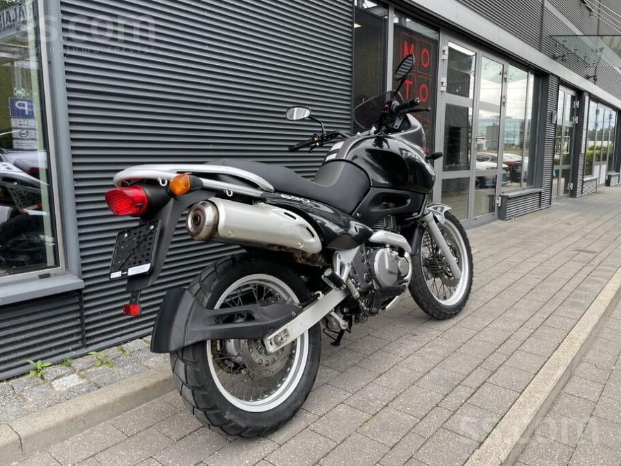 Suzuki XF 650 Freewind 1999 in Riga, with an engine capacity of 0.65 L and mileage of 0 thousand km for 1799 €, photo 5 on AUTOMOTO.COM.LV