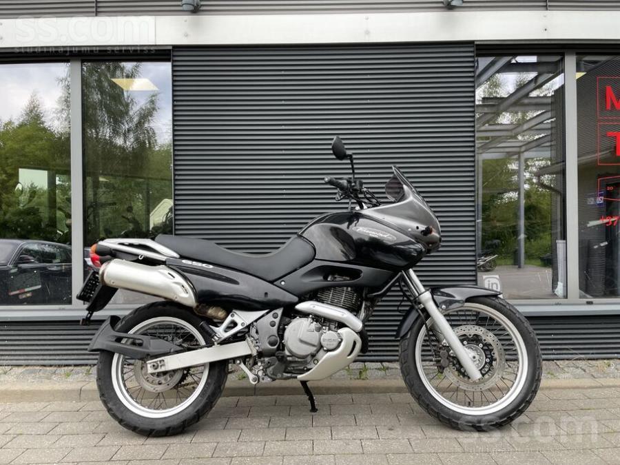 Suzuki XF 650 Freewind 1999 in Riga, with an engine capacity of 0.65 L and mileage of 0 thousand km for 1799 €, photo 6 on AUTOMOTO.COM.LV
