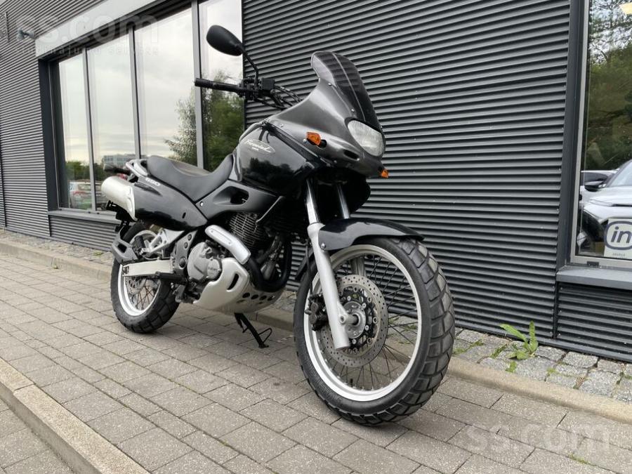 Suzuki XF 650 Freewind 1999 in Riga, with an engine capacity of 0.65 L and mileage of 0 thousand km for 1799 €, photo 7 on AUTOMOTO.COM.LV