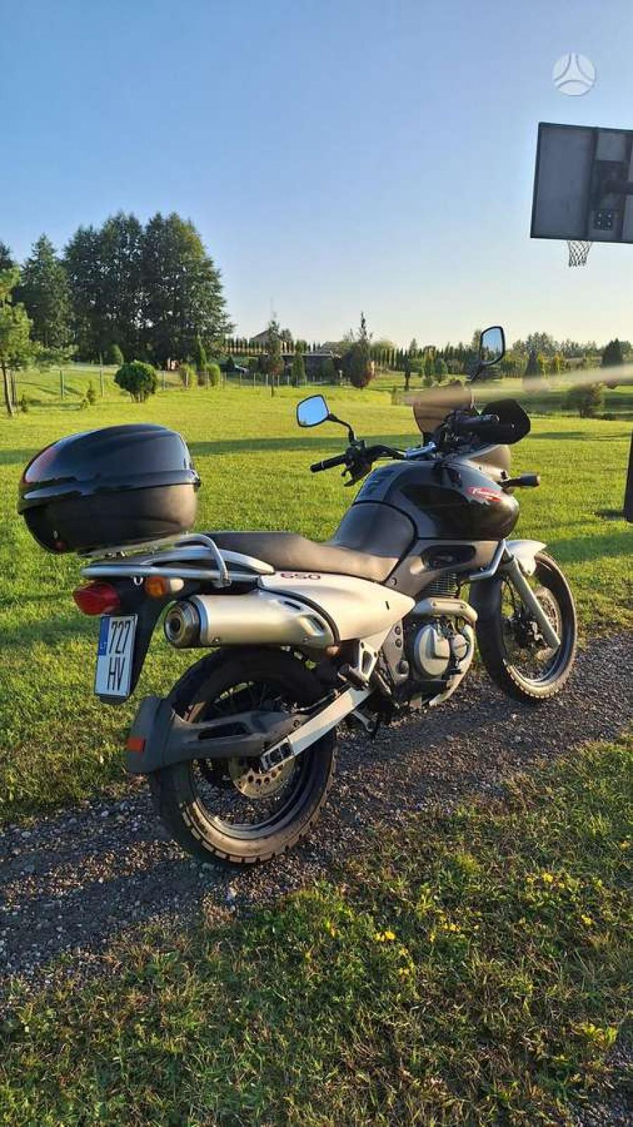 Black Suzuki XF 1999 in Vievis, with an engine capacity of 0.65 L and mileage of 37 thousand km for 1400 €, photo 5 on AUTOMOTO.COM.LV