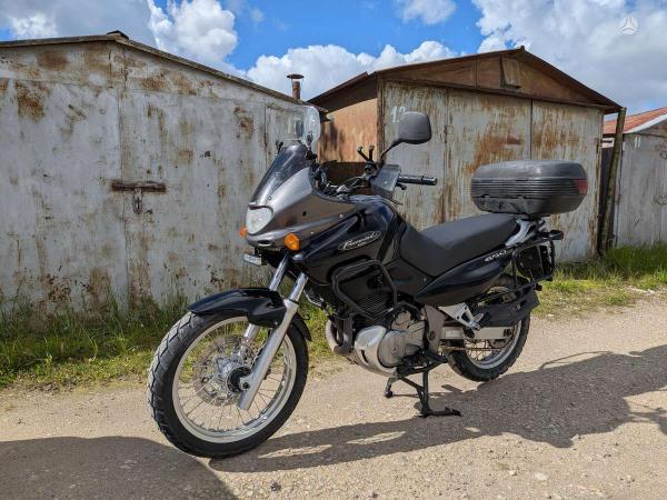 Melns Suzuki XF 1999 Šauļi, ar dzinēja tilpumu 0.65 L un nobraukumu 49 tūkst. km par 1800 €, foto 1 vietnē AUTOMOTO.COM.LV
