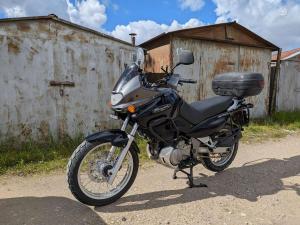 Melns Suzuki XF 1999 Šauļi, ar dzinēja tilpumu 0.65 L un nobraukumu 49 tūkst. km par 1800 €, foto  vietnē AUTOMOTO.COM.LV